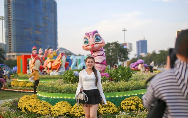 Linh vật rắn thần Naga 5 đầu của Bình Định khánh thành | Báo Gia Lai ...