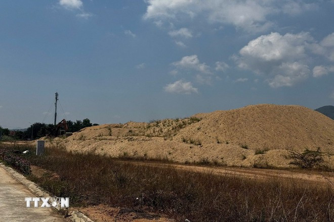 Bãi tập kết cát trái phép gây bức xúc tại Bình Định | Báo Gia Lai điện tử