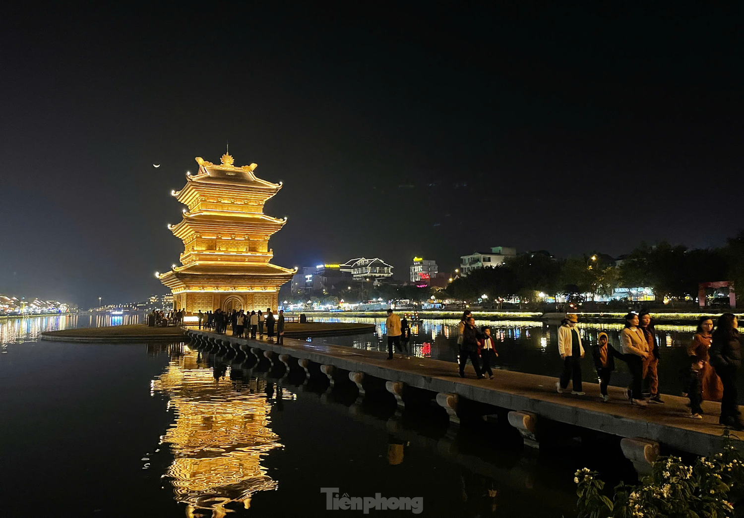 Phố cổ Hoa Lư - Điểm đến check-in lý tưởng vào buổi tối | Báo Gia Lai ...