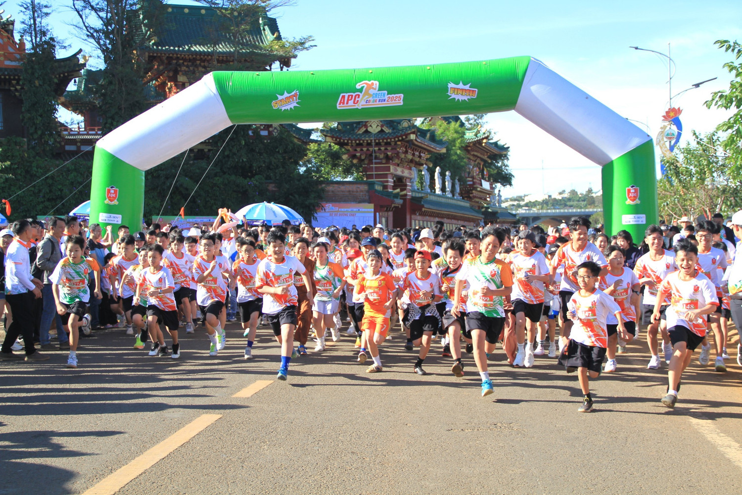 Hơn 1.300 người tham gia Giải chạy APC Green Color Run 2025 | Báo Gia ...