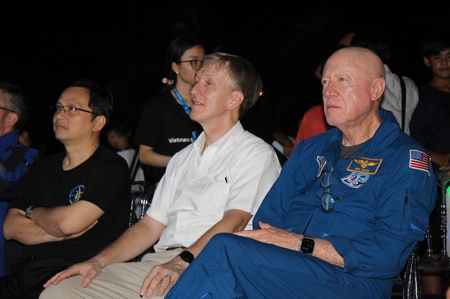 Khám phá bầu trời đầy sao - Starry Night | Báo Gia Lai điện tử