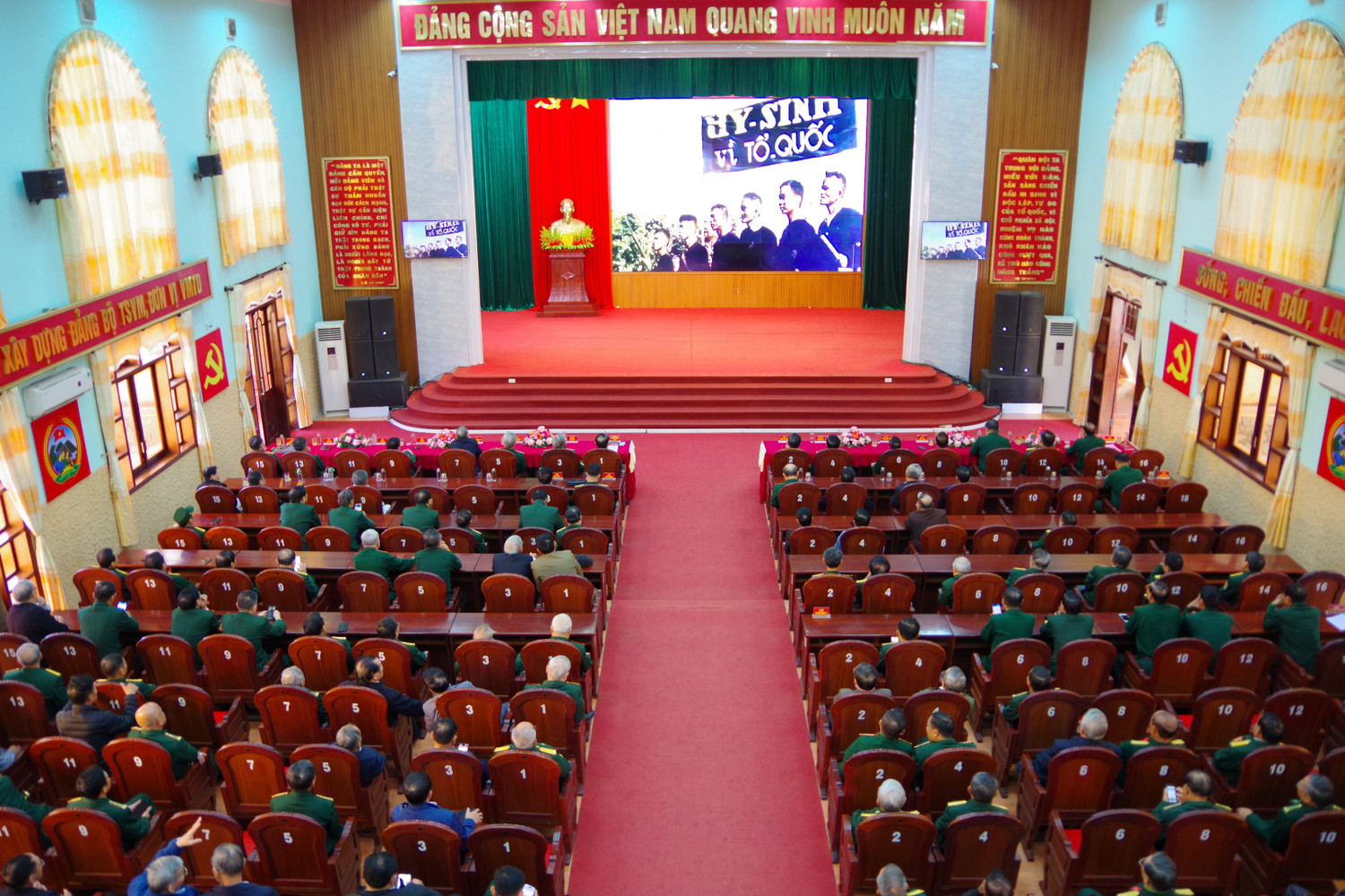 La région militaire 5 a tenu une réunion avec des officiers supérieurs ...