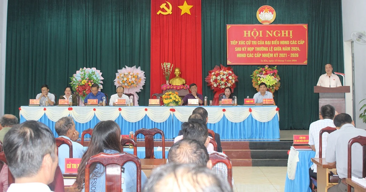 Phó Bí thư Thường trực tỉnh ủy Châu Ngọc Tuấn tiếp xúc cử tri xã Ia Kla ...