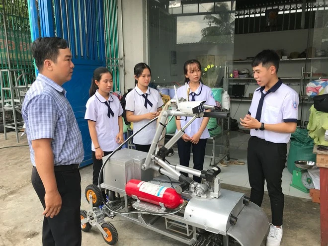 Học sinh chế tạo robot cứu hỏa | Báo Gia Lai điện tử