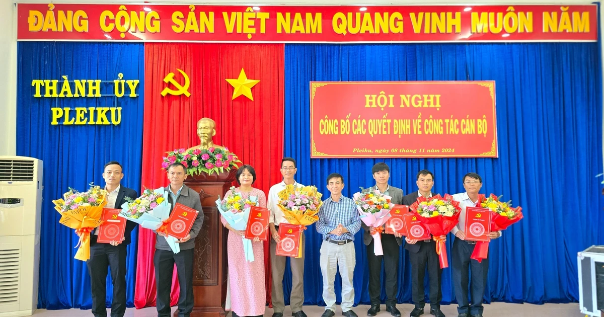 Pleiku: Công bố 7 quyết định về công tác cán bộ