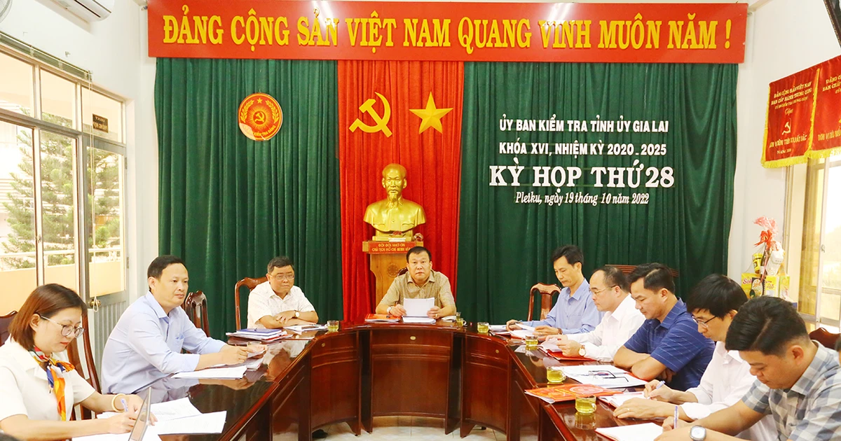 Gia Lai: Xem xét thi hành kỷ luật Hiệu trưởng Trường THPT Nguyễn Bỉnh ...