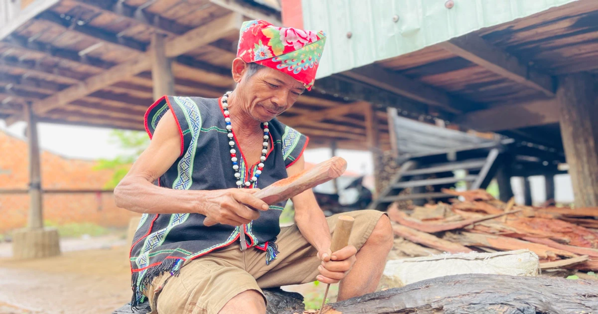 Làng Pyang giữ nghề tạc tượng gỗ dân gian | Báo Gia Lai điện tử