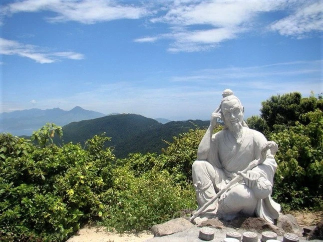 Tỷ phú Bill Gates uống trà cùng bạn gái trên đỉnh Bàn Cờ | Báo Gia Lai ...