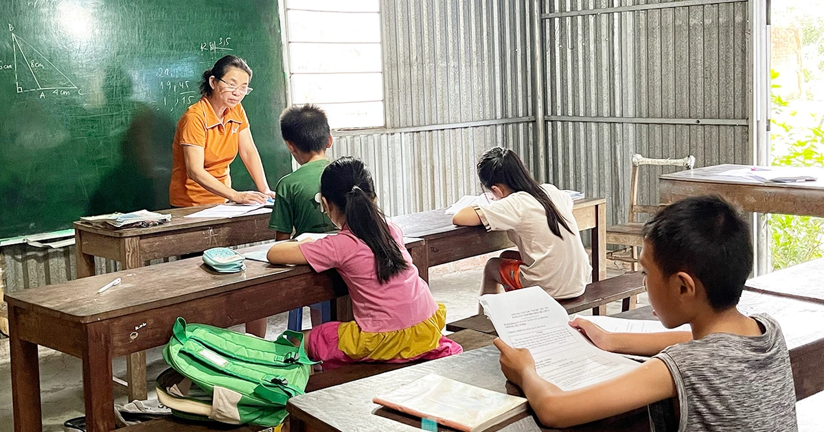 30 năm mở lớp dạy học miễn phí | Báo Gia Lai điện tử