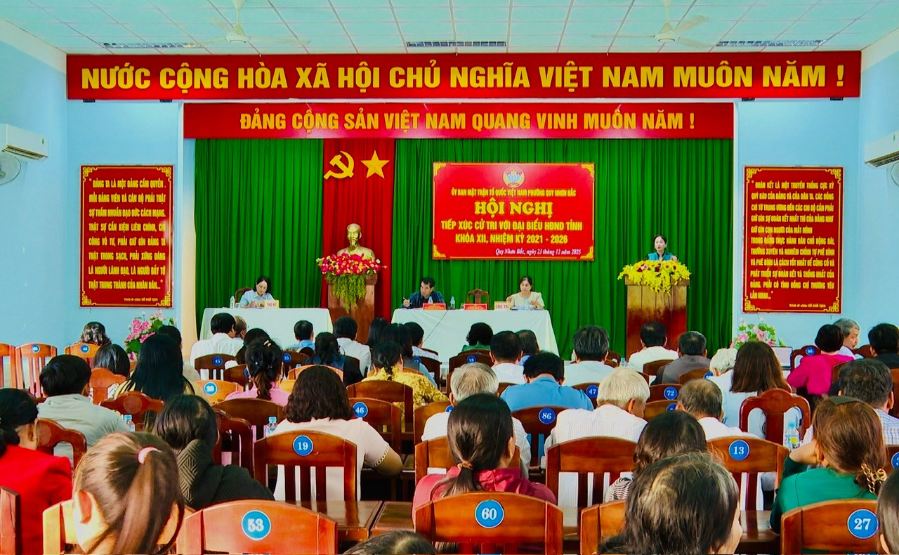 Vice Chairwoman of the Provincial People's Council Huynh Thuy Van met ...