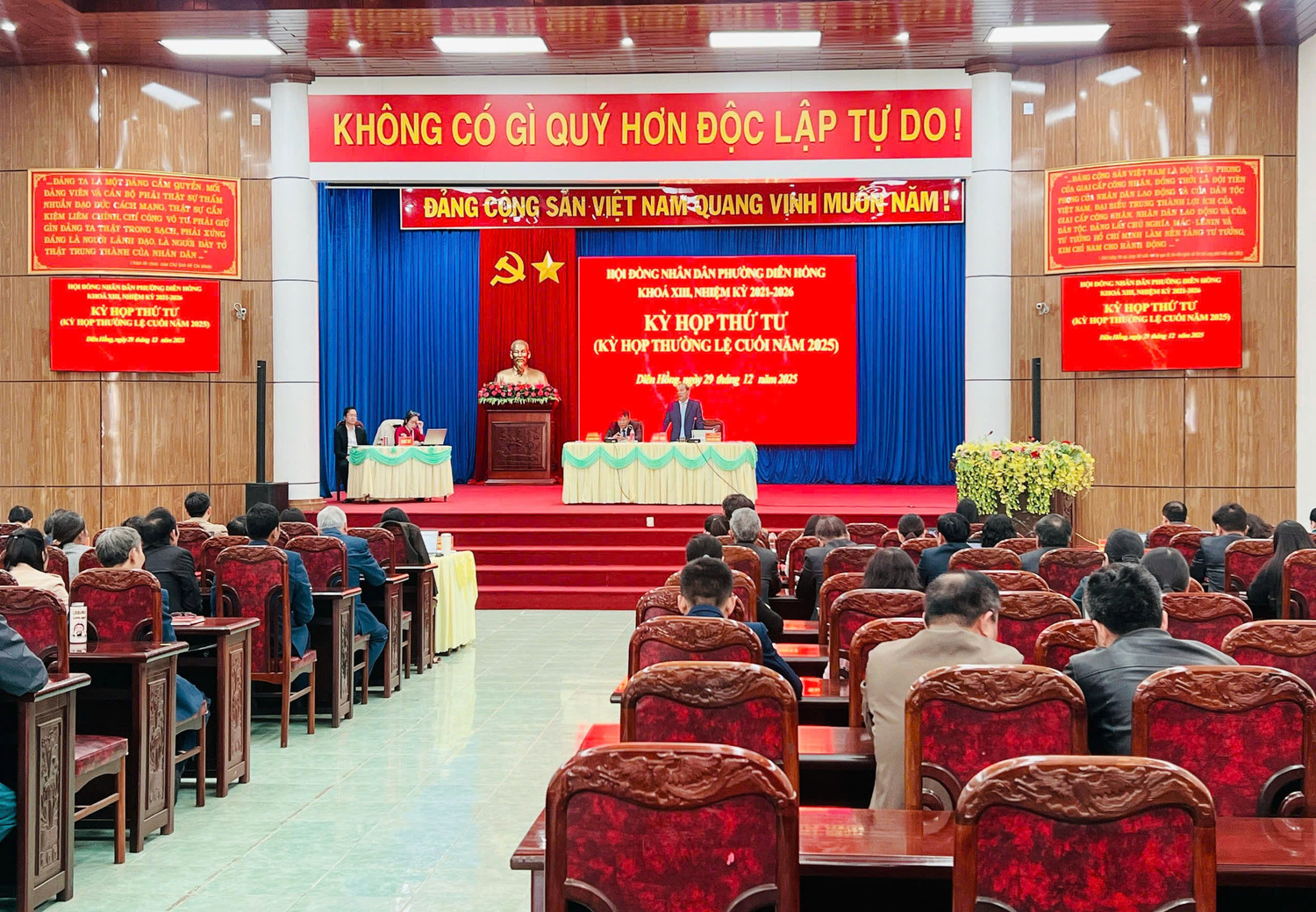 Der Volksrat des Bezirks Dien Hong hat neun wichtige Resolutionen ...